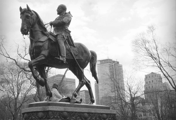 A Toronto statue from the graveyard of the British Empire - Spacing ...
