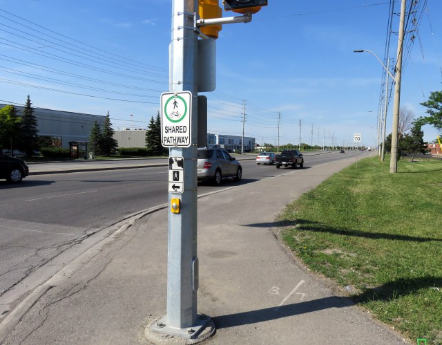 The sidepath: a solution for suburban cycling infrastructure - Spacing ...